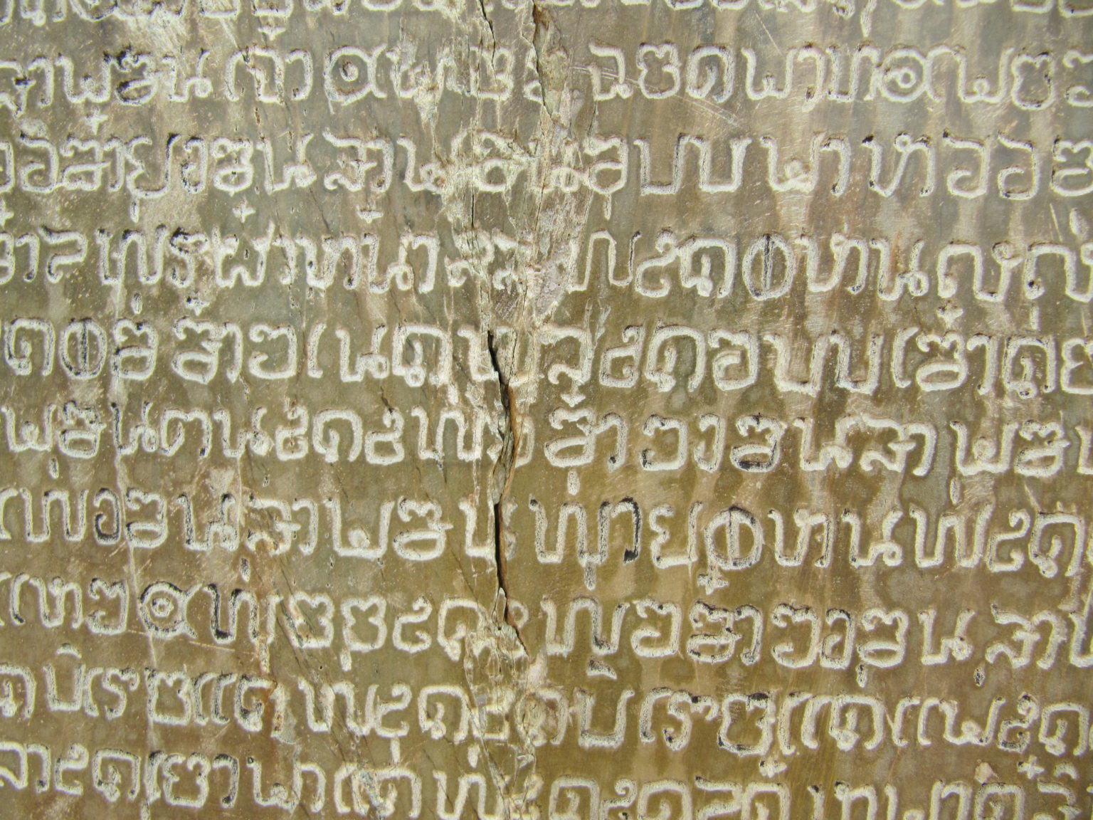 Culturally Rich Thai Writing and the 60-ish symbols of the Thai ...